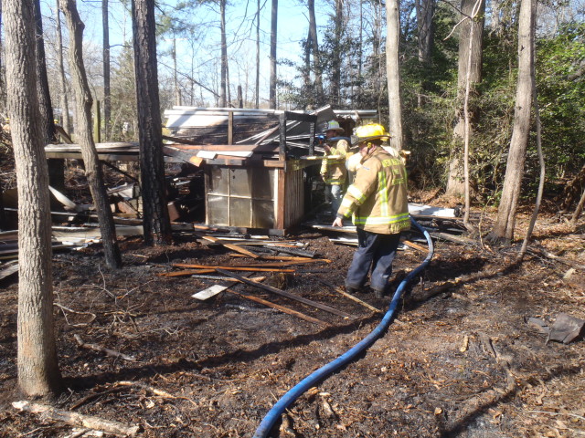 Fire crews battle brush fire in NK - New Kent – Charles City Chronicle
